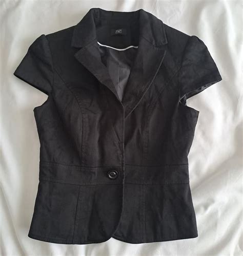 Жилетка класична — ціна 180 грн у каталозі Жилетки Купити жіночі речі за доступною ціною на Шафі