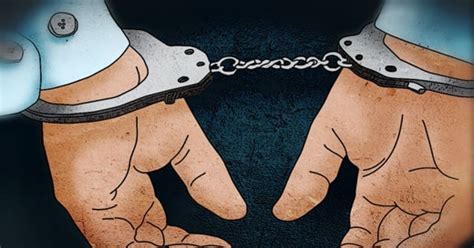 아이스크림 냉동고에 웃통 벗은 남자가…혼자 있던 여직원 깜짝