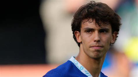 Жоао Феликс все пак може да остане в Англия