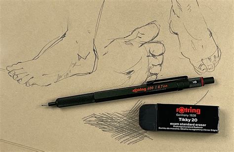 로트링 로트링 600 샤프의 07mm는 단단하지만 적당한 무게감의 바디와 안정적인 심 굵기의 조화로