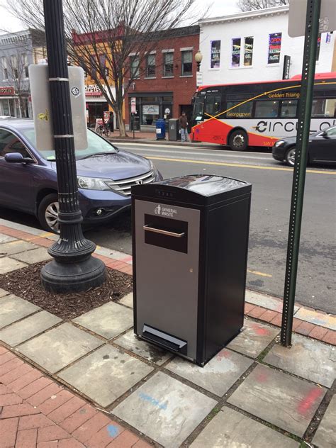 Solar Powered Trash Compactor Cleancube Ecube Labs