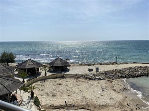 Апартамент с фронтална морска гледка над плажа до Топола Каварна и Балчик продажба