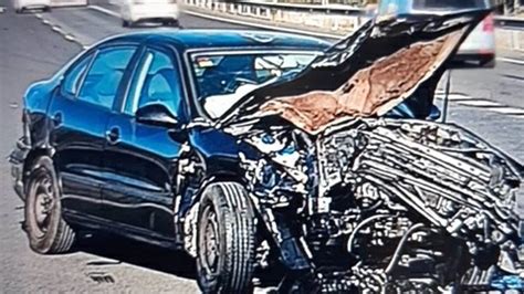 Un Tremendo Accidente Deja Una Joven Atrapada En Su Veh Culo