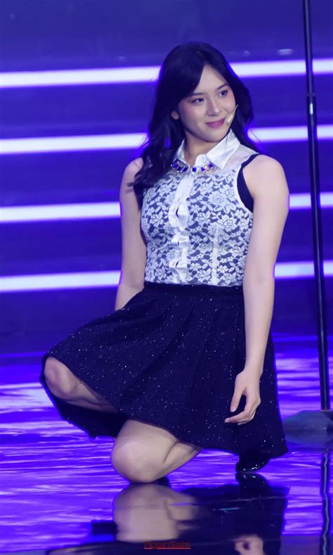 Zee Jkt48 Wanita Referensi Pose Wanita Pakaian Seksi