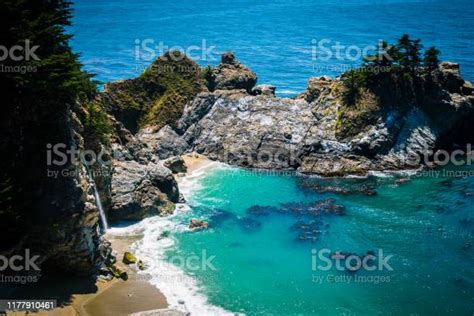 캘리포니아 태평양 연안 고속도로 여행 지 줄리아 파이퍼 주립 공원 경관에 대한 스톡 사진 및 기타 이미지 경관 관광 관광객 Istock