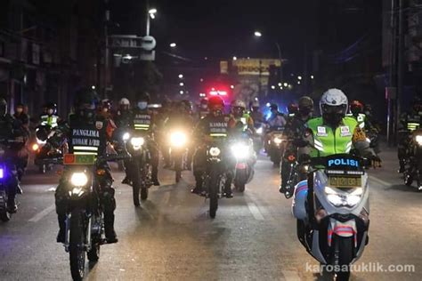 Kapoldasu Bersama Pangdam I Bb Pantau Situasi Malam Tahun Baru Di Medan
