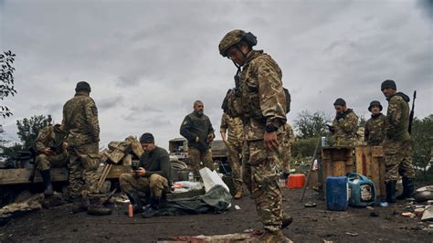 Як в Кремлі реагують на воєнну поразку чи загрожує Росії розпад і чи застосує Путін ядерну