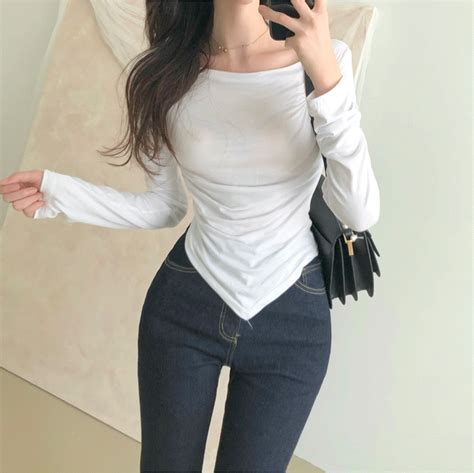 밑단사선 허리잘록 셔링 오프숄더 티셔츠 에이블리