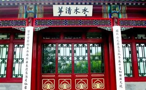 开学了，问问你的母校，生意做得如何？ 图：水木清华正廊 成也萧何，败也萧何？象牙塔里的上市公司 1993年，复旦大学下属的一家医药企业：复旦