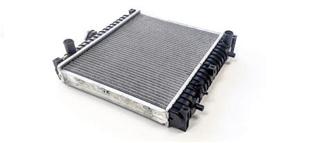 자동차 라디에이터 고장 증상과 교체 주기 안 보면 손해 보는 팁 총정리