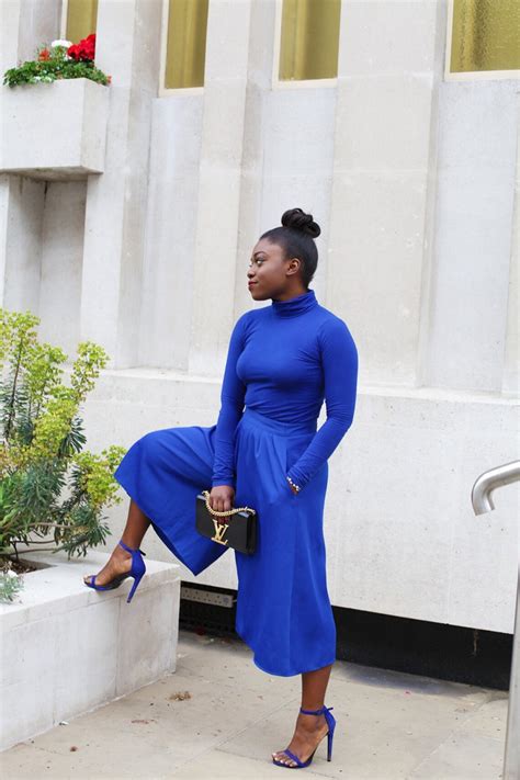 Conheça as Cores que combinam com azul confira looks