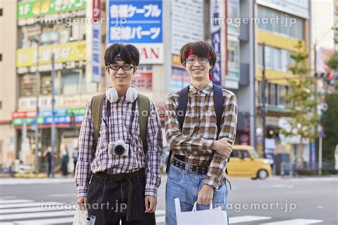 日本人のオタク男性の写真素材 [185017249] イメージマート