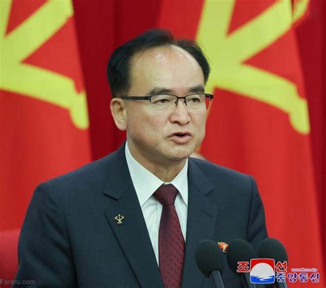 همشهری آنلاین گل‌سینه با عکس کیم جونگ اون، مد جدید مقامات کره شمالی تصاویر