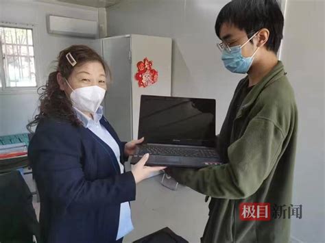 乘客将笔记本电脑遗失公交车上，驾驶员捡到后不到一小时归还李先生资料信息