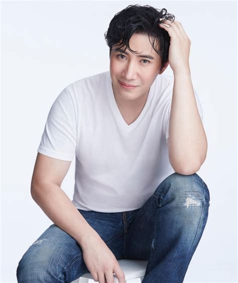 ชาวเน็ตยกนิ้วให้รัวๆ หนุ่ม กรรชัย ฟาดแคปชั่นเด็ด ชวนสะดุ้ง หลังพาทีมงานฉลองปีใหม่ The Bangkok