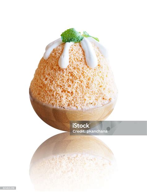 우유 차 Bingsu 흰색 배경에 고립 닫습니다 빙수에 대한 스톡 사진 및 기타 이미지 빙수 컷아웃 0명 Istock