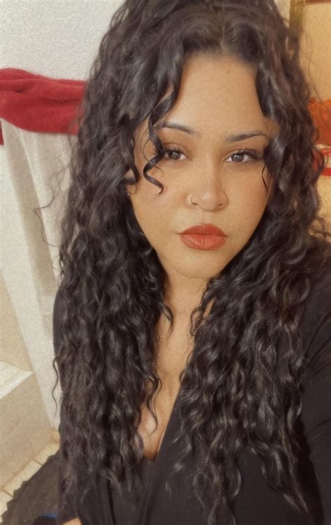 I Walk In You Turn To Look… Whats Your First Impression 32f R