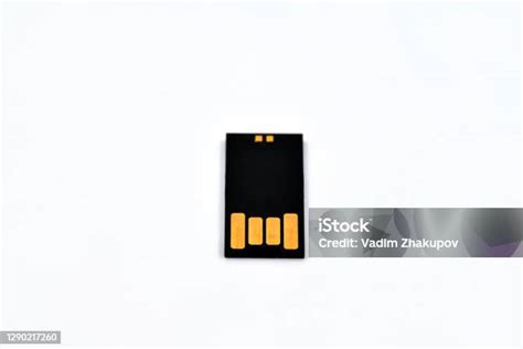 흰색 배경에 작은 Usb 플래시 드라이브 흰색 배경에 Usb 메모리 스틱 플래시 드라이브 0명에 대한 스톡 사진 및 기타 이미지 0명 Usb 메모리 Usb 포트