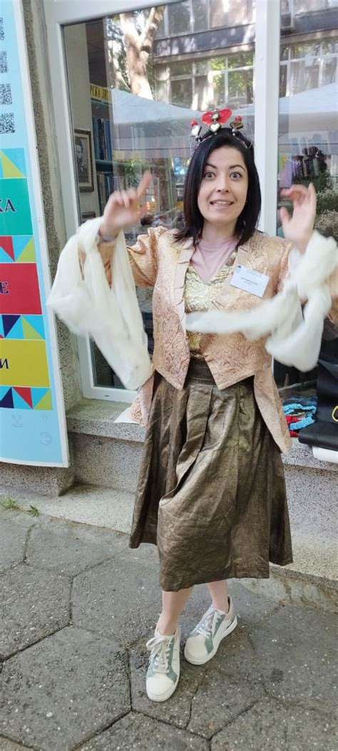 Героите от “Алиса в страната на чудесата” оживяха на ул „Александровска” в Бургас Новини от