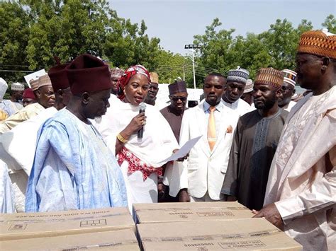 Aisha Buhari Distributes Food Items To 1500 Households In Five Lgas In