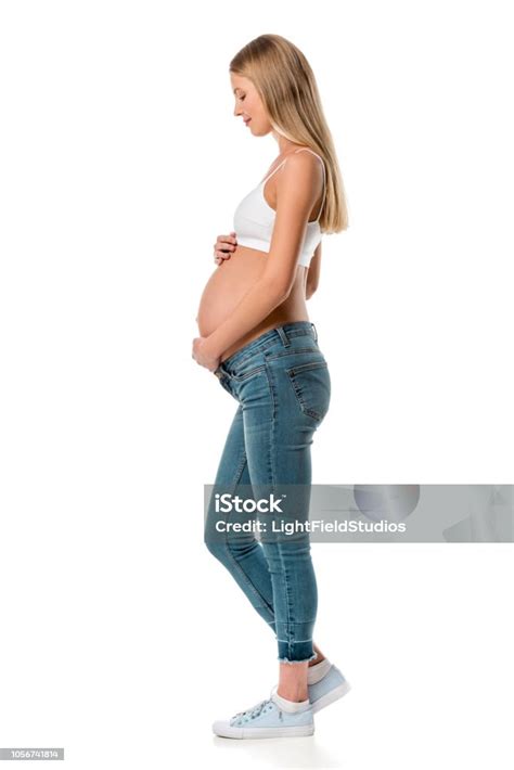 흰색 절연 그녀의 배를 만지고 아름 다운 임신한 여자의 모습 임신에 대한 스톡 사진 및 기타 이미지 임신 측면 보기 금발 머리 Istock