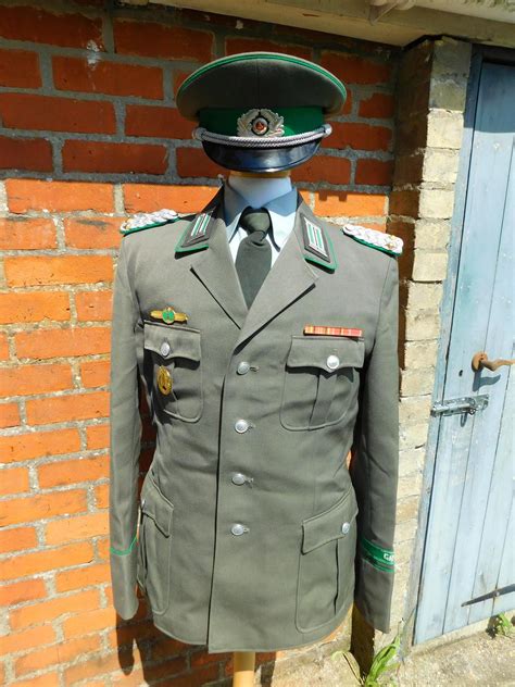 Question Grenztruppen Uniform Set Up Page 2