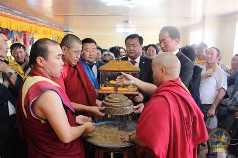 Улс төрийн хилс хэрэгт хэлмэгдэгсдийн дурсгалыг хүндэтгэлээ