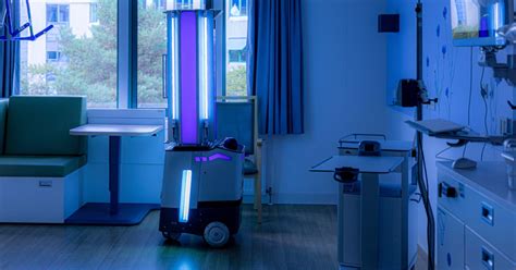 Landelijke Primeur Mcl Robot Desinfecteert Voor Het Eerst Een