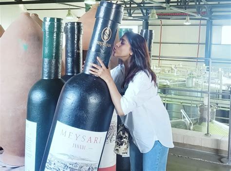 Rashmi Gautam Visits Azerbaijan Meysari Wine Yard And Drink Wine After What She Do Rv Rashmi