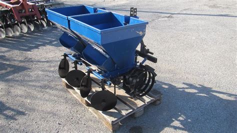 Двуредова картофосадачка картофосеялка за трактор с торовнасяне 392239 гр Сливен Промишлена