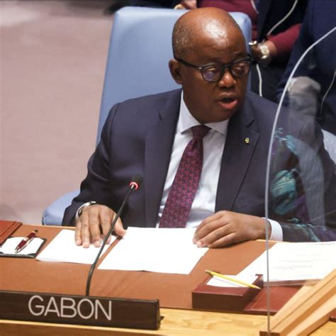 ဂါဘွန်နိုင်ငံခြားရေးဝန်ကြီး မိုဆာအဒါမို အစိုးရအဖွဲ့ အစည်းအဝေးမှာ နှလုံးရပ်ပြီး ကွယ် လွန်