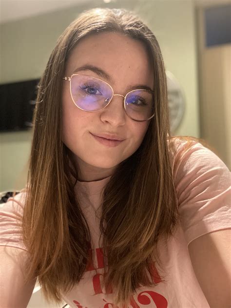 22016074 Profile Padlet