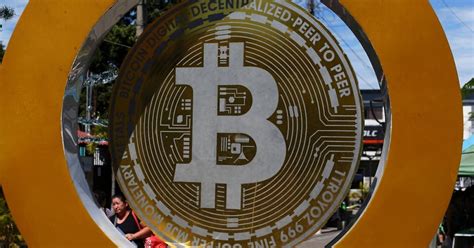 트럼프 취임 첫날 언급 없자 비트코인·리플 하락세