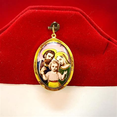 จี้พระเยซู ครอบครัวศักดิ์สิทธิ์ 2ด้าน สำหรับสร้อย 2สลึง 1บาท เลี่ยมทองแท้75กันน้ำมีใบรับ