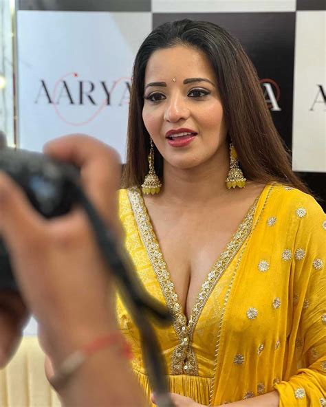 Monalisa Hot Cleavage Exposed At Rashmi Arya Boutique 14th Anniversary Event