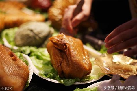 自然奇石被做成佳肴吸引市民圍觀 一桌滿漢全席價值36萬 每日頭條