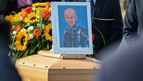 Funerali Di Sammy Basso Il Vescovo Legge Le Ultime Parole La Lettera