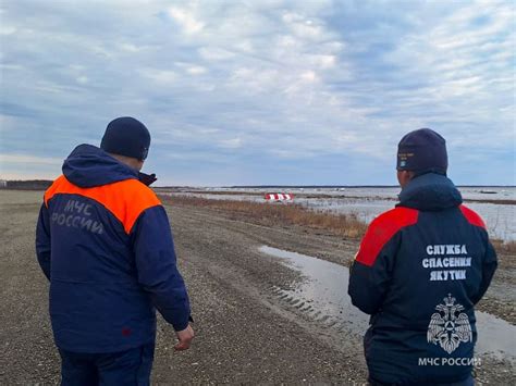 В Якутии оказывают помощь пострадавшим от паводка жителям села Усть Мая Улус Медиа