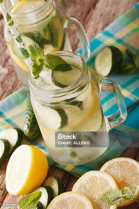유리 항아리에 얼음과 민트 클로즈업을 곁들인 오이 레모네이드 감귤류 과일에 대한 스톡 사진 및 기타 이미지 감귤류 과일 건강한 식생활 과일 Istock