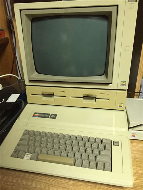 Apple Iie With Dual Disk Old Computers Apple Iie Retro