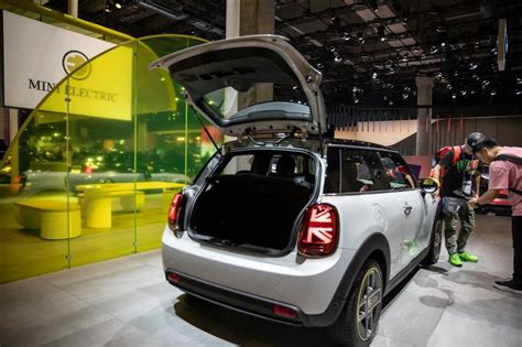 Mini Cooper Se Changes Redesign Dimensions Inside The Hood