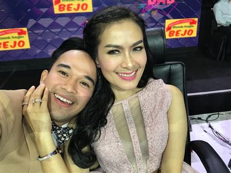 Disukai Banyak Orang Potret Kedekatan Anwar Dan Para Sahabat