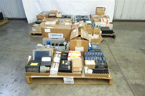 PALLETS OF ASSORTED ELECTRICAL CONTROLS