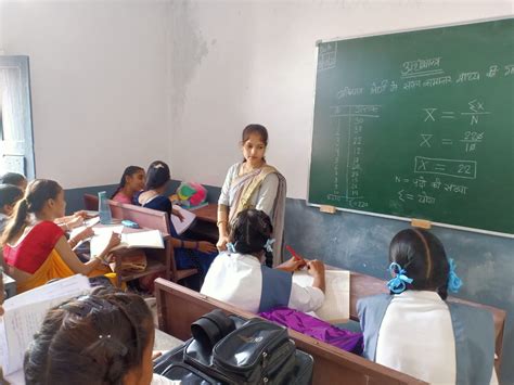 शिक्षक दिवस के अवसर पर महारानी राधाबाई शासकीय कन्या उमावि देवास में