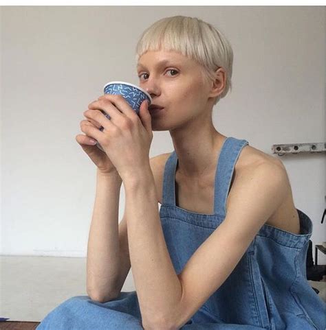 60 Helmet Haircut Ideas Short Hair Styles Hair Cuts Short Hair Cuts