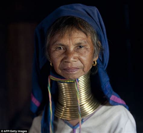 Pictured The Giraffe Women Of Eastern Burma Who Wear Brass Rings Around Their Necks As A Sign