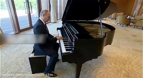 پیانو نواختن پوتین در همایشی در پکن