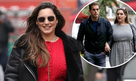 Kelly Brook Weight 2024