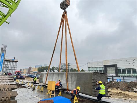 湖北省首座装配式桥梁预制墩柱吊装成功 建设 施工 工程