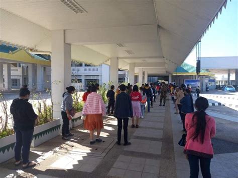 ထိုင်းနိုင်ငံမှ မြန်မာနိုင်ငံသားများ မြဝတီ အမှတ် ၂ ချစ် ကြည်ရေးတံတားမှတစ်ဆင့် ၄၁၃ ဦး ဆက်လက်ဝင